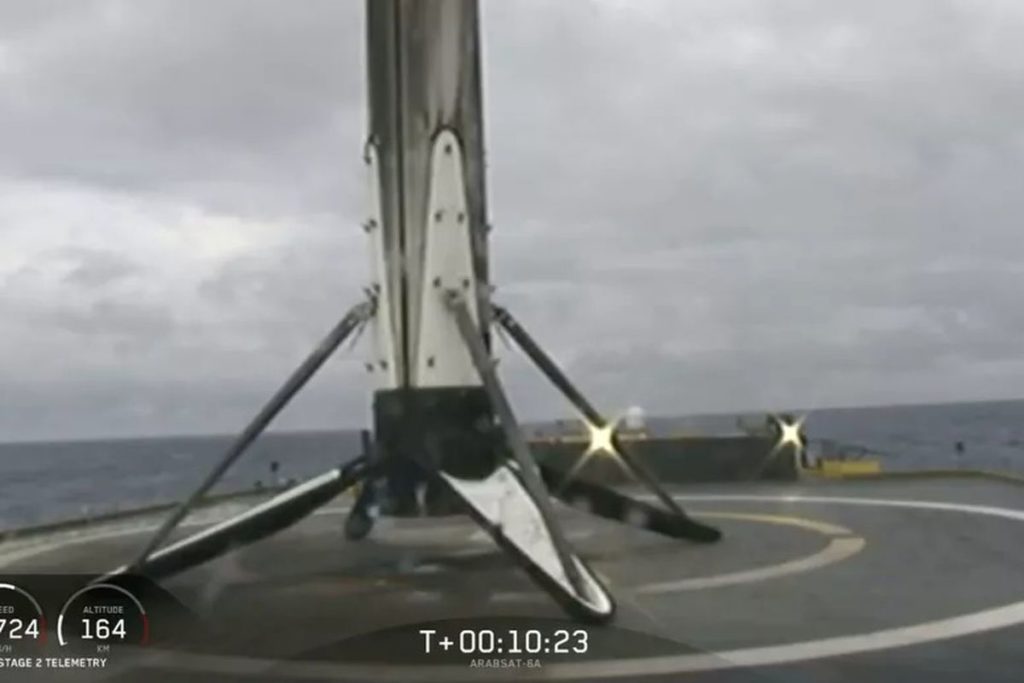 SpaceX Falcon Heavy Landed Center Core But Lost to High Seas ...
