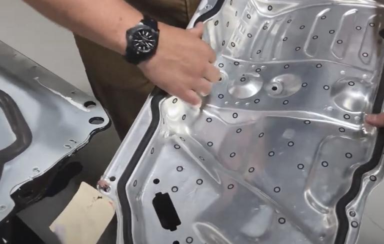 Tesla Structural Battery Pack and Seat Mounting | NextBigFuture.com