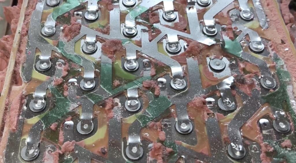 Reviewing the Fully Disassembled Tesla 4680 Battery Pack ...