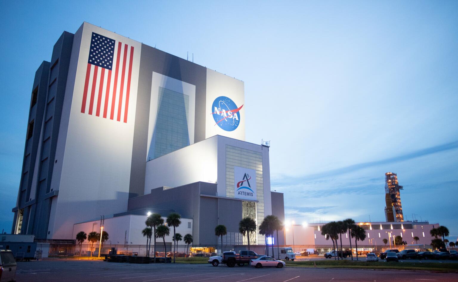 Small Fire in NASA Vehicle Assembly Building With SLS Inside ...