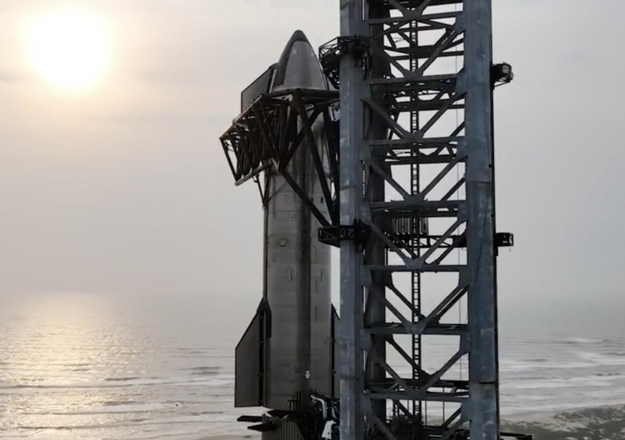Pictures of Launch Ready SpaceX Super Heavy Starship on Mechazilla ...