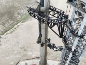 Pictures of Launch Ready SpaceX Super Heavy Starship on Mechazilla ...