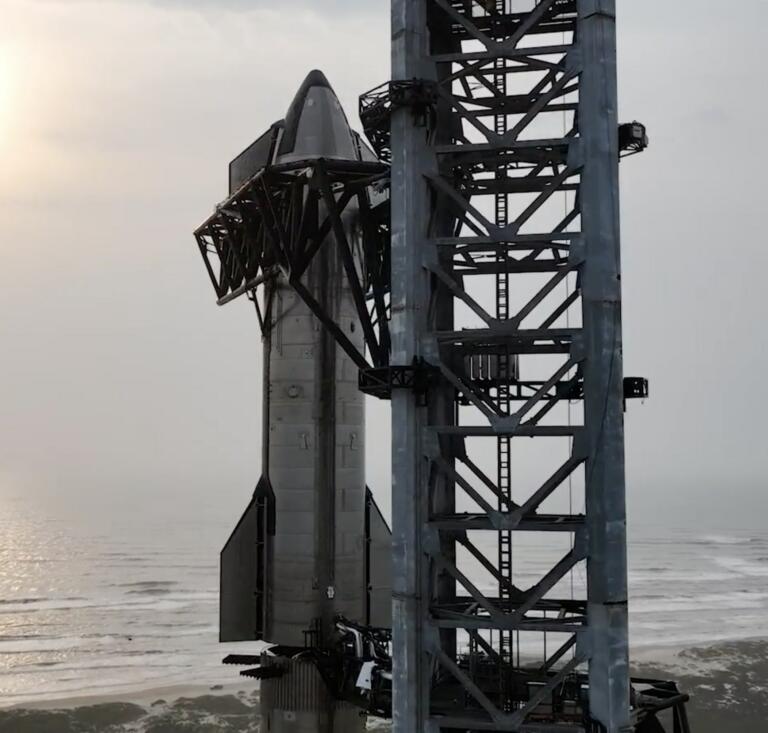 Pictures of Launch Ready SpaceX Super Heavy Starship on Mechazilla ...