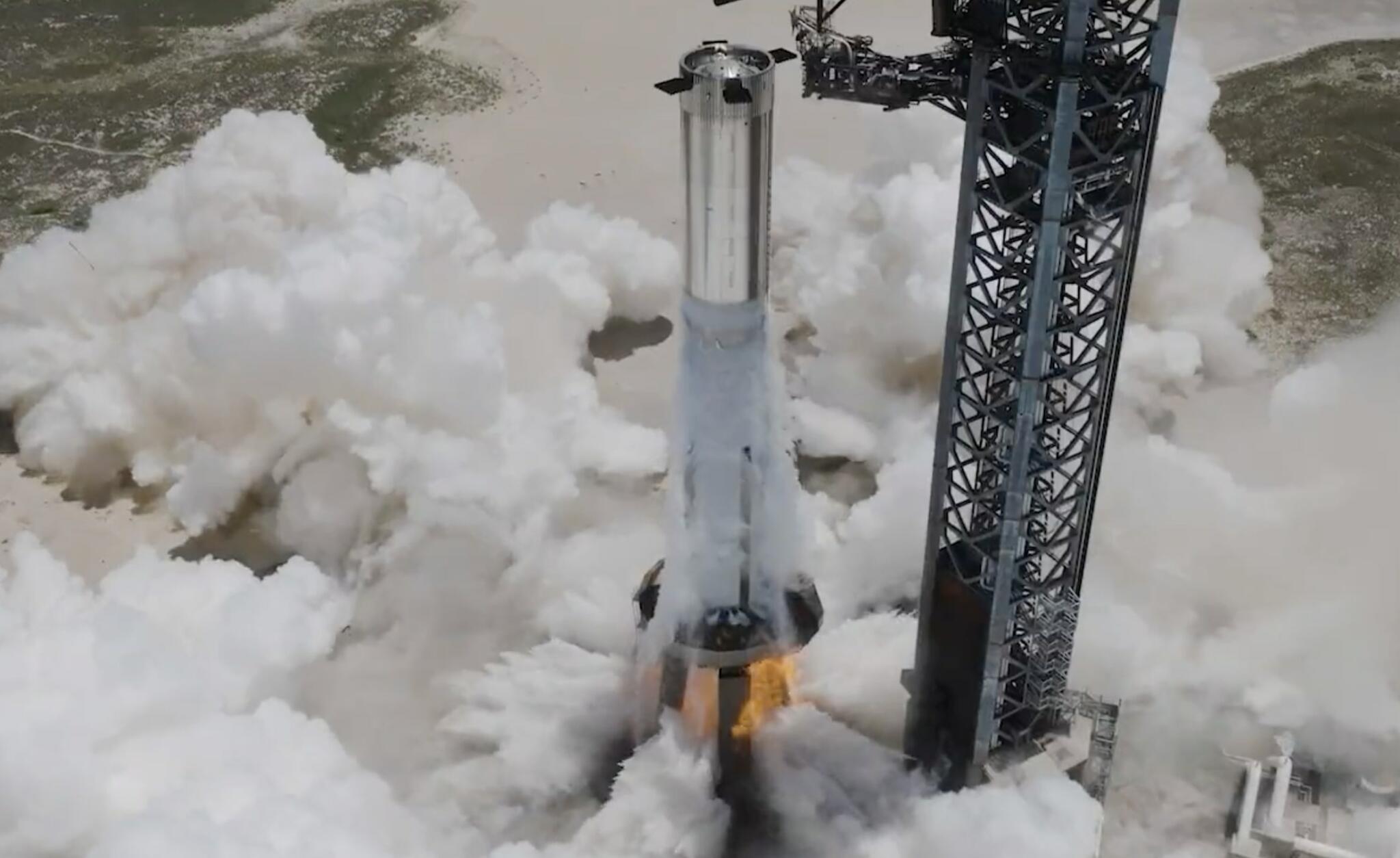 Successful SpaceX Booster 9 Static Fire With Water Deluge Protection ...