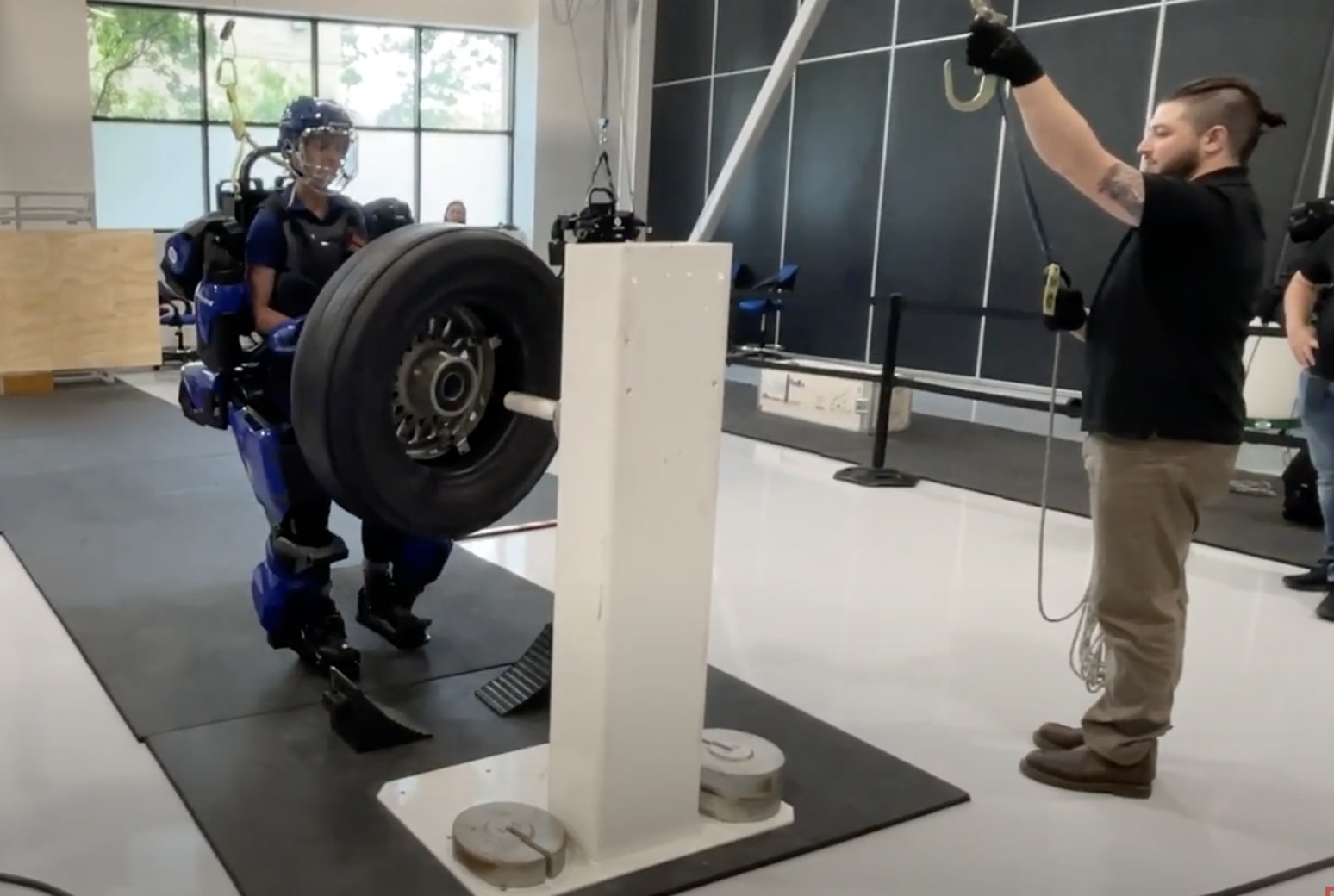 US Army 2040 Plans With Iron Man-like Strength Enhancing Armor ...