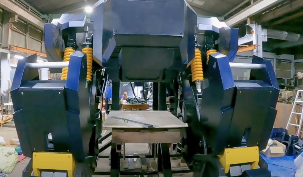 Real Life 15-Foot Tall Giant Mechs from a Japanese Startup ...