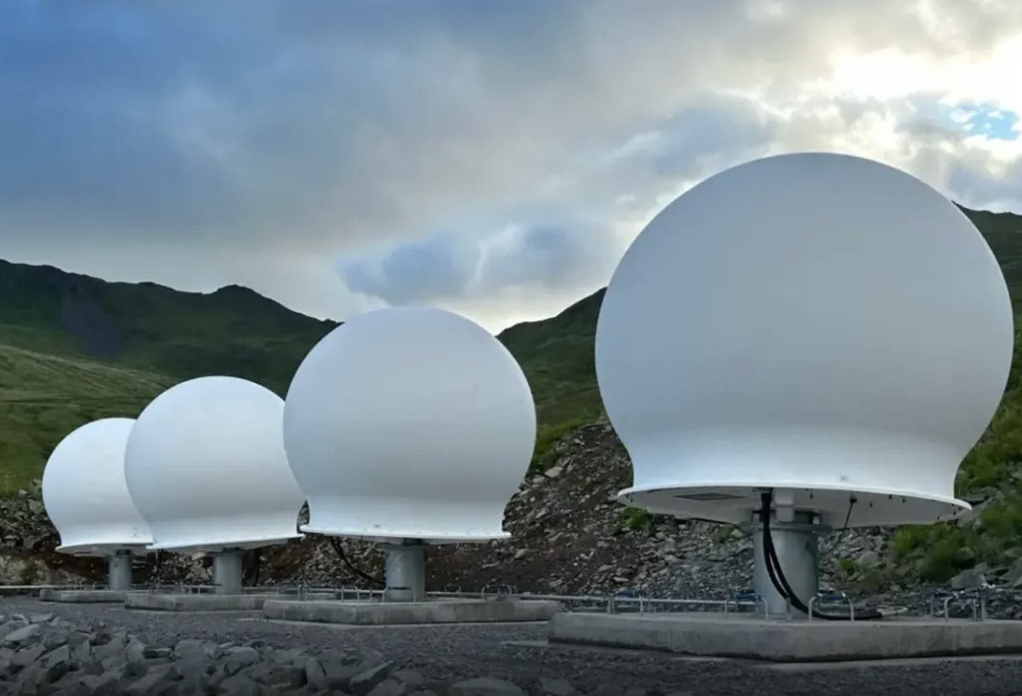 SpaceX Starlink Community Gateway for Gigabit per Second Internet ...