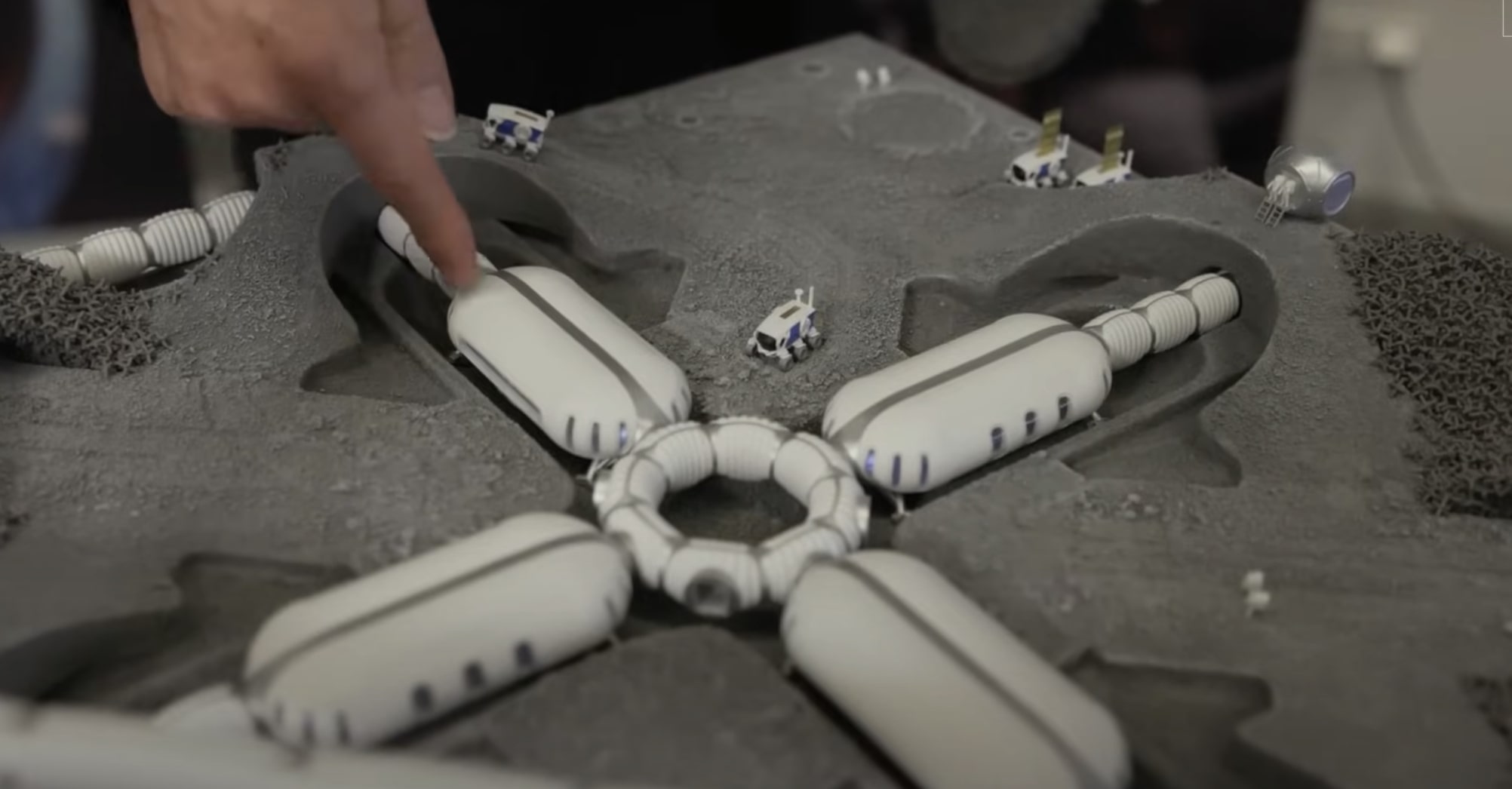 ESA 144 Person Moonbase Will Use Many Inflatable Modules ...