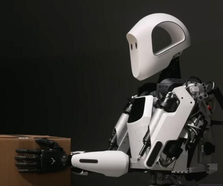 Apptronik Apollo Humanoid Robot | NextBigFuture.com