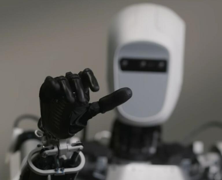 Apptronik Apollo Humanoid Robot | NextBigFuture.com