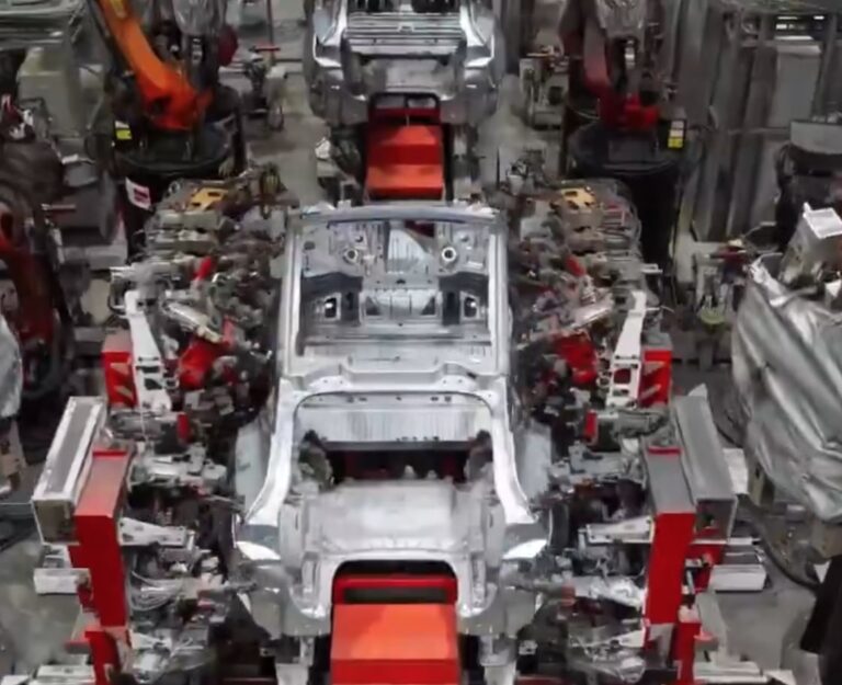 Tesla Shanghai Model YL Factory - 95% Robotic for 2.5 Hour Construction ...