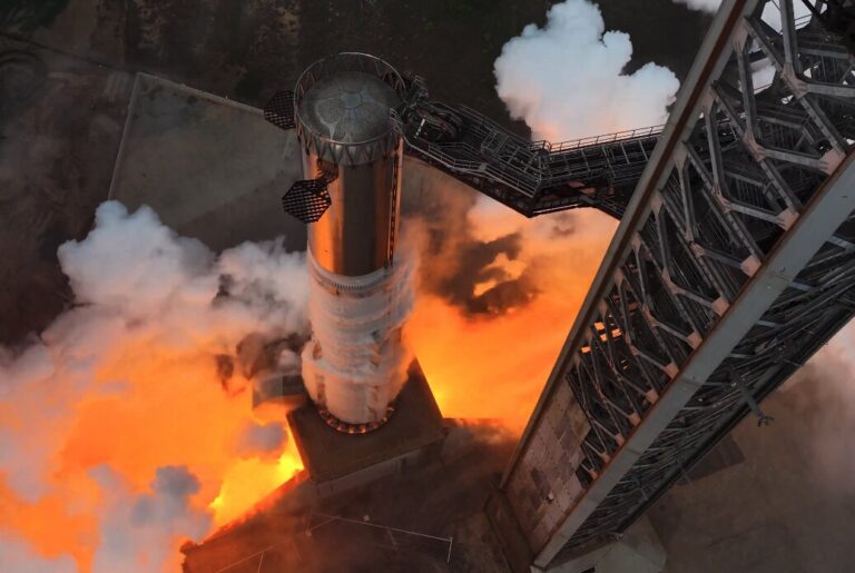 SpaceX V3 Booster Has a Full Static Fire And Is On Track for a May 15 ...